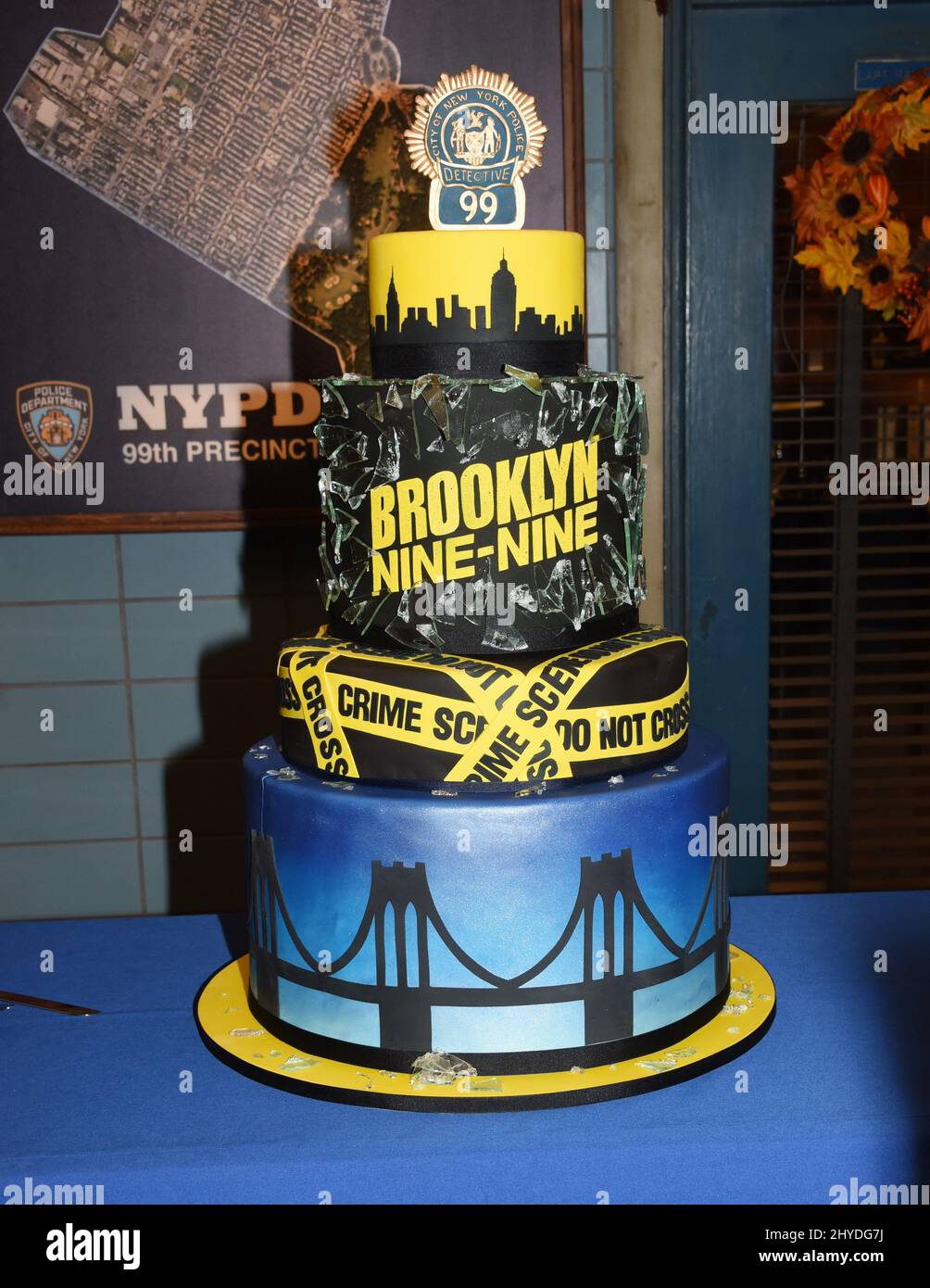 Brooklyn Nine Nine Cake 'Brooklyn Nine-Nine' Celebrates 99th Episode ...