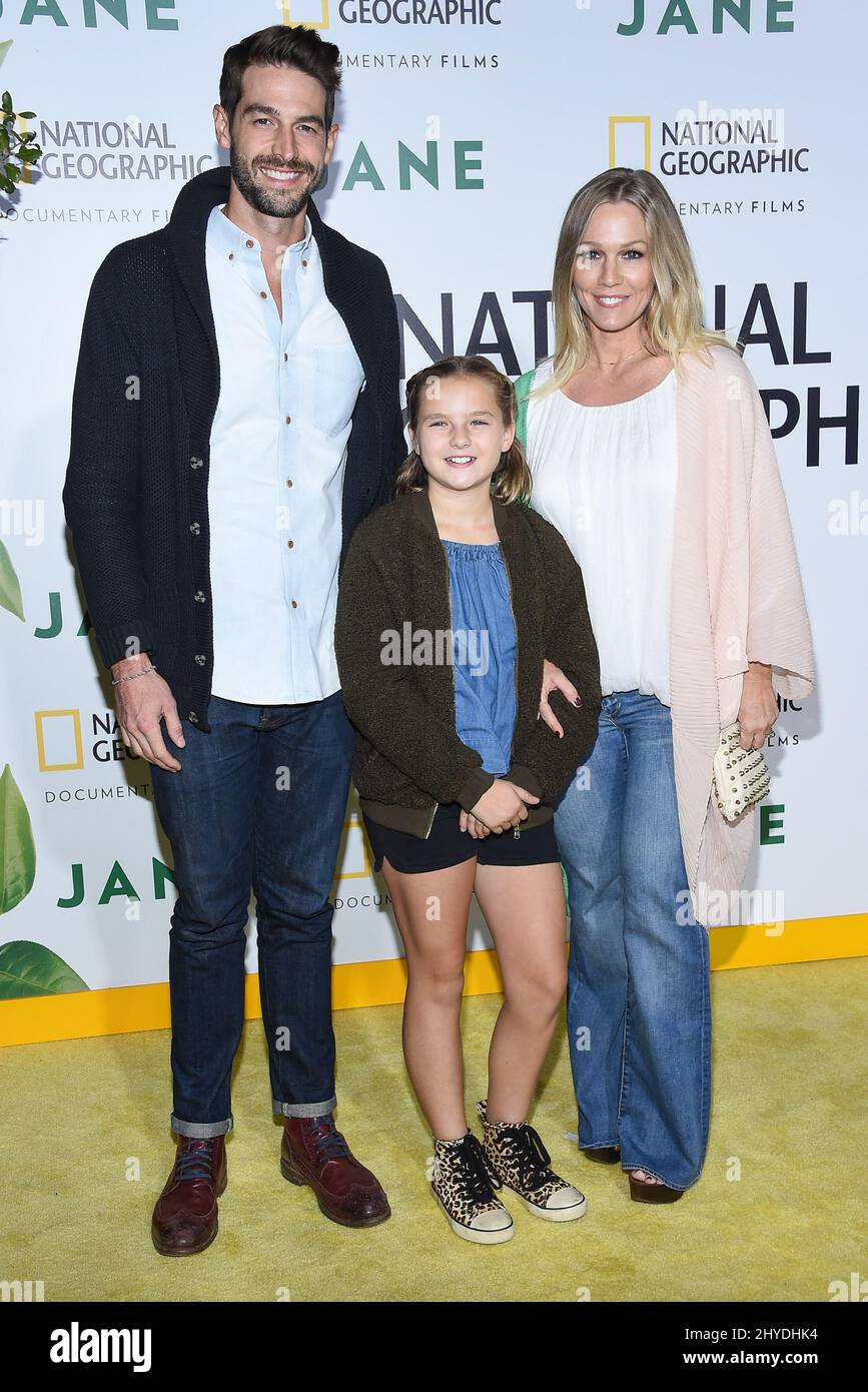 Jennie Garth, Fiona Eve Facinelli and Dave Abrams attends the 'Jane ...