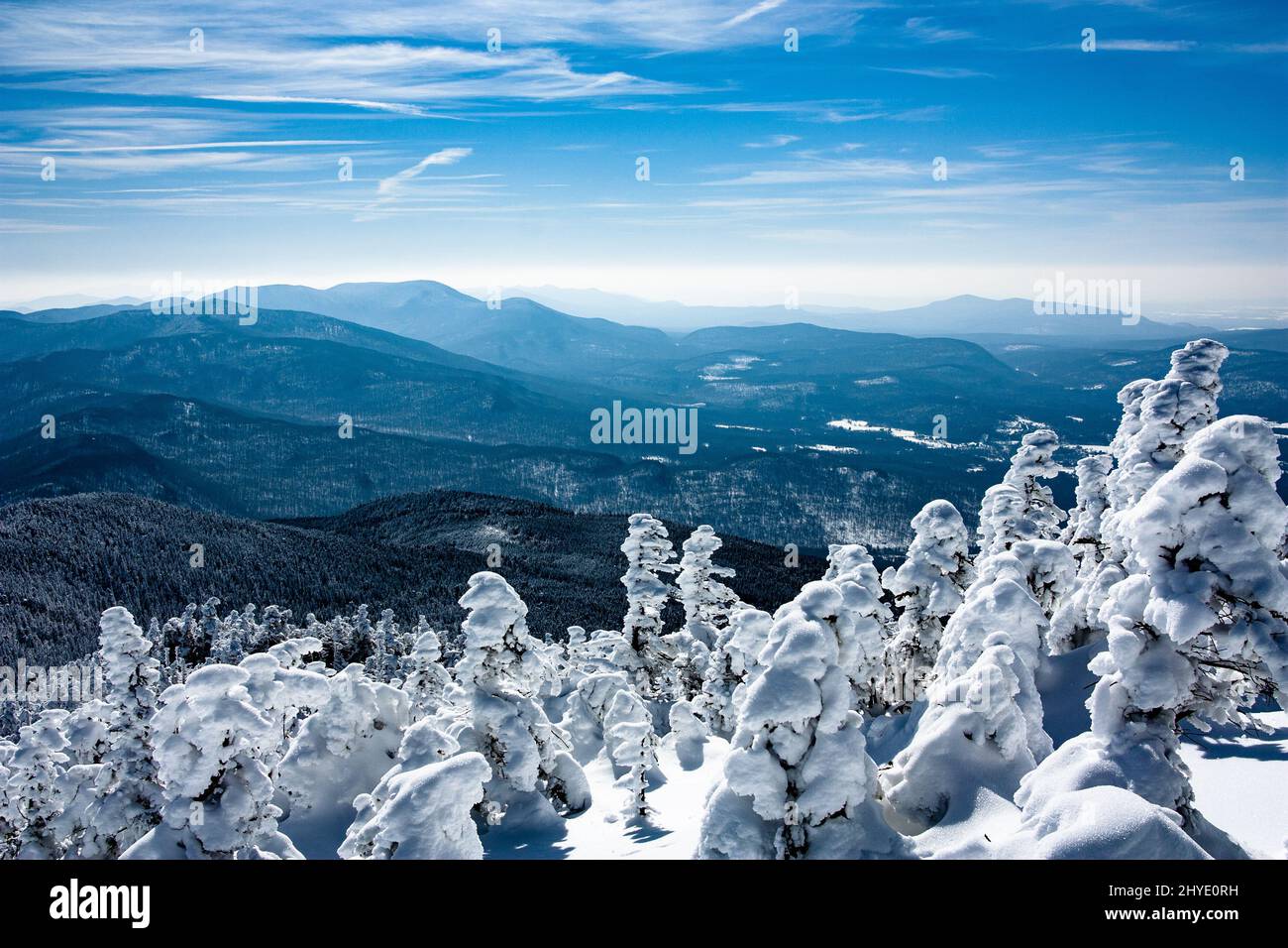 Beautiful winter landscape with Mount Abraham covered in snow, Vermont ...