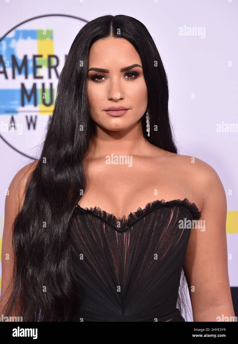 Demi lovato 2017 head shot hi-res stock photography and images - Alamy