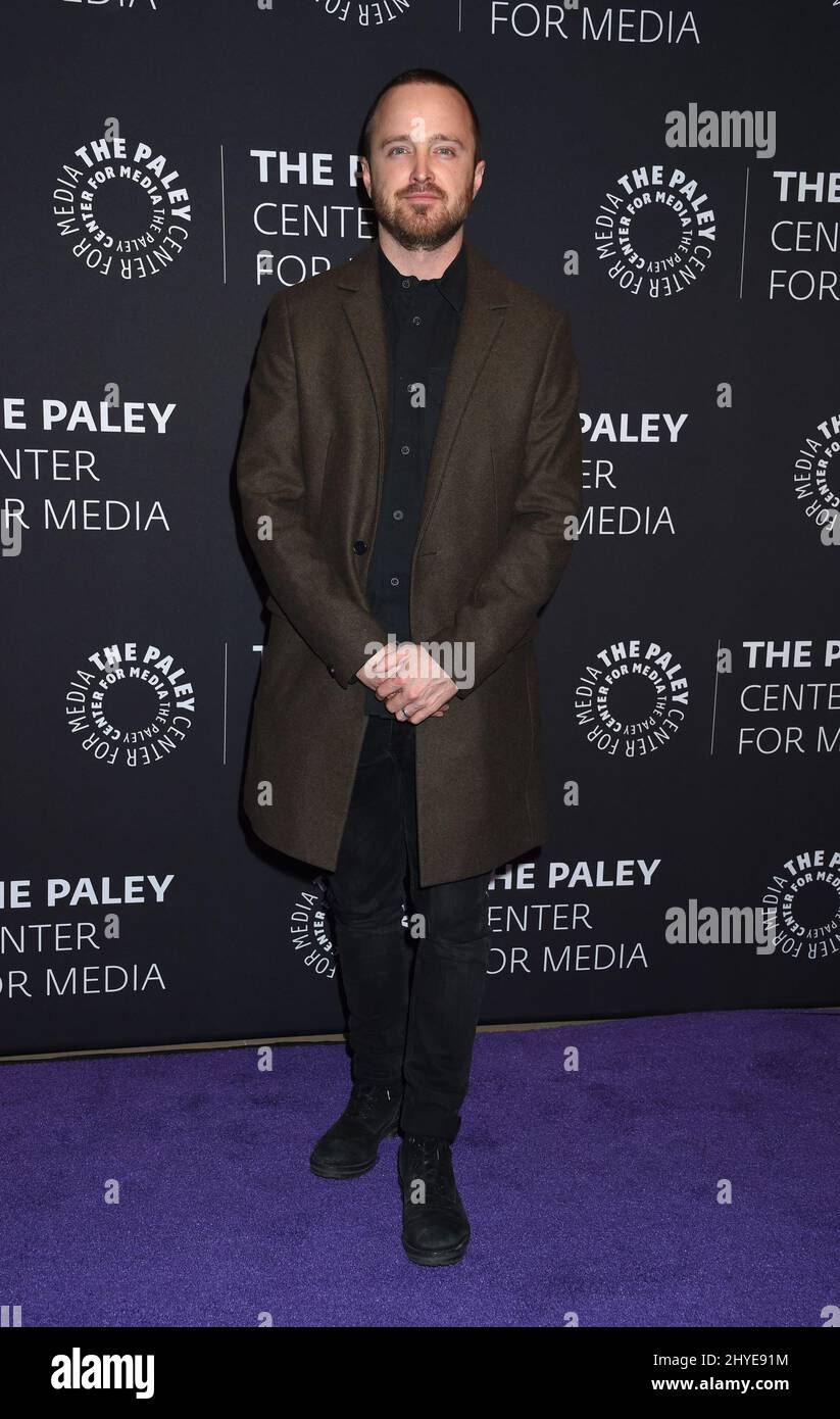 Season 3 premiere presented by hi-res stock photography and images - Alamy