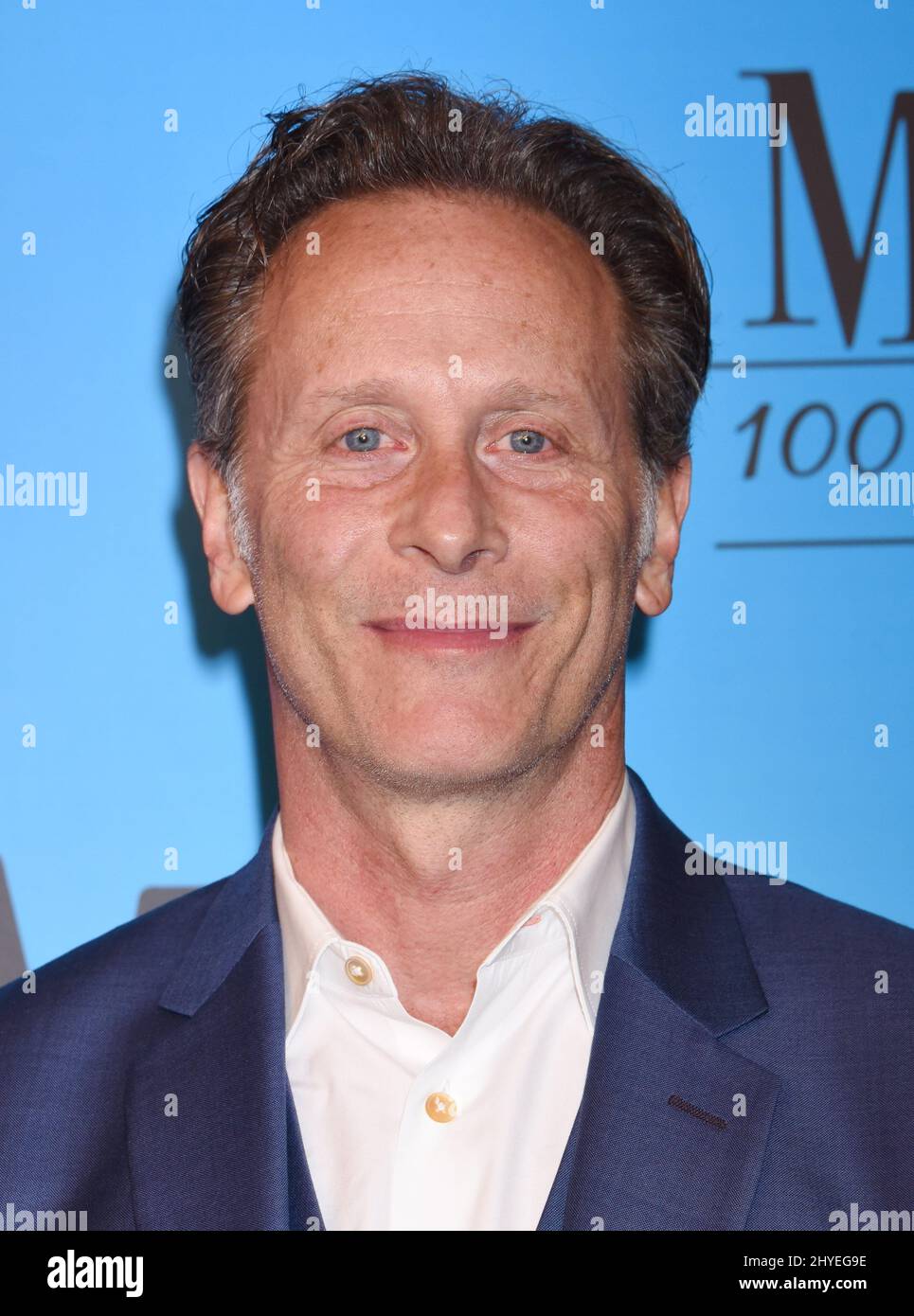 Steven Weber arriving for the "Mom" 100th Episode Celebration held at ...