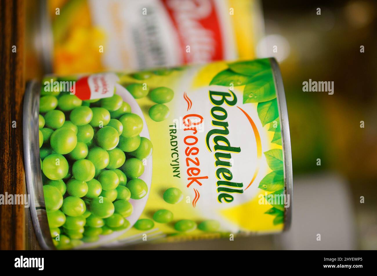 Closeup of the Bonduelle brand conserved green peas in a can Stock ...