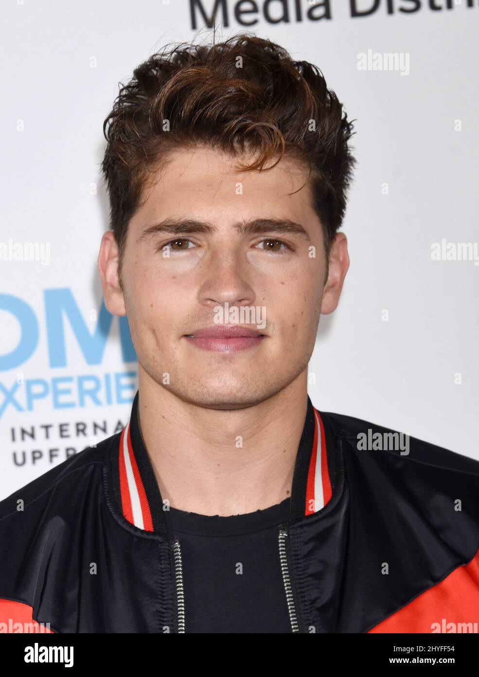 Greg sulkin hi-res stock photography and images - Alamy