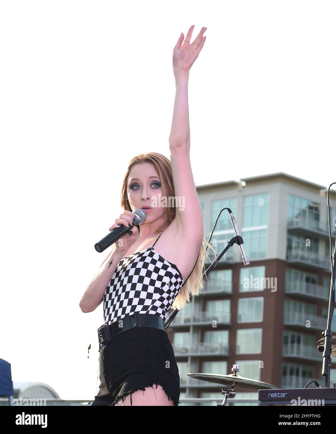 Kalie shorr performing bmi rooftop row hi-res stock photography and ...
