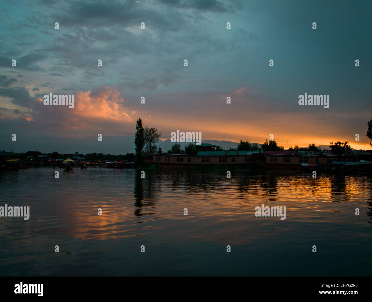 Dal lake kashmir night hi-res stock photography and images - Alamy