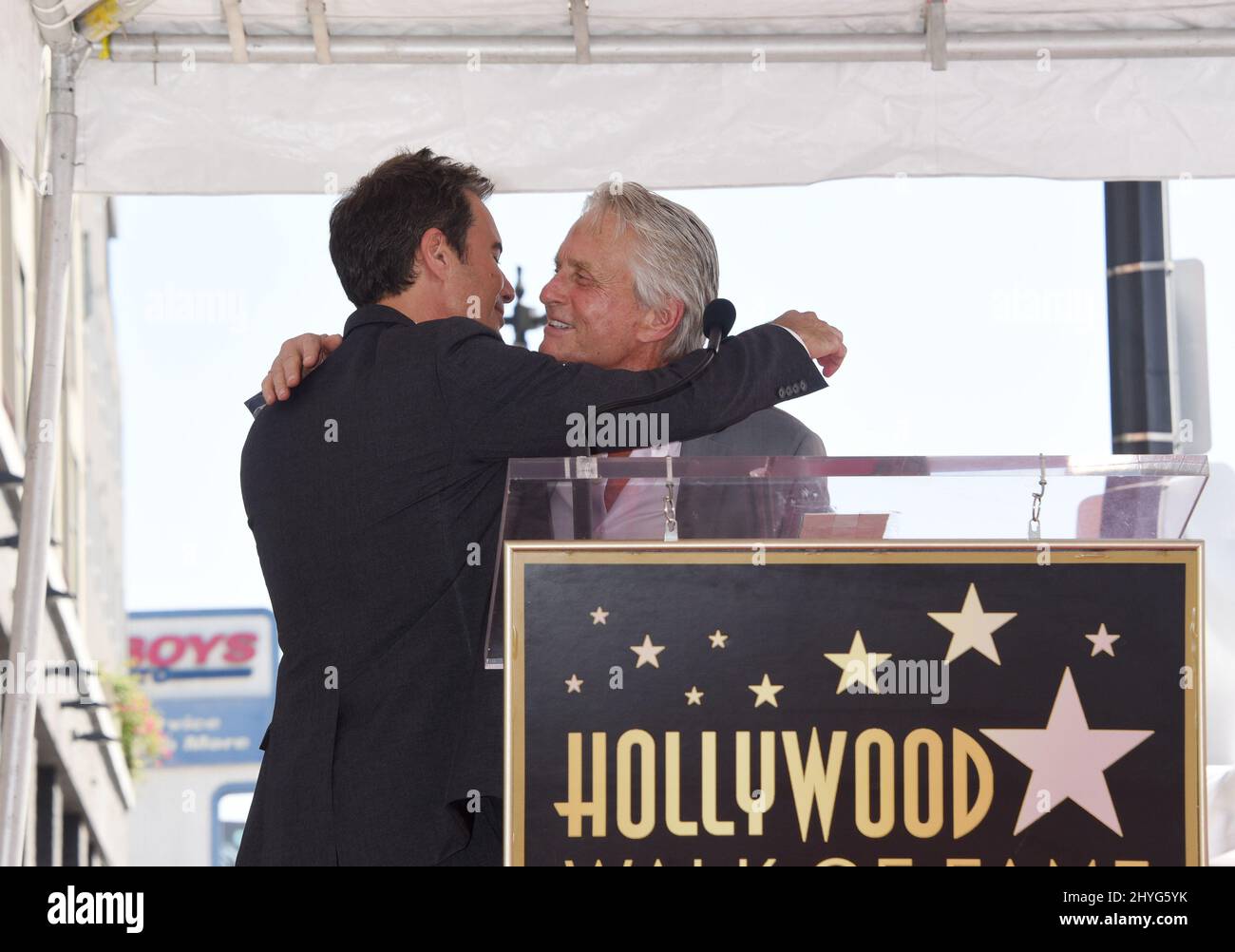 Eric mccormack michael douglas hi-res stock photography and images - Alamy