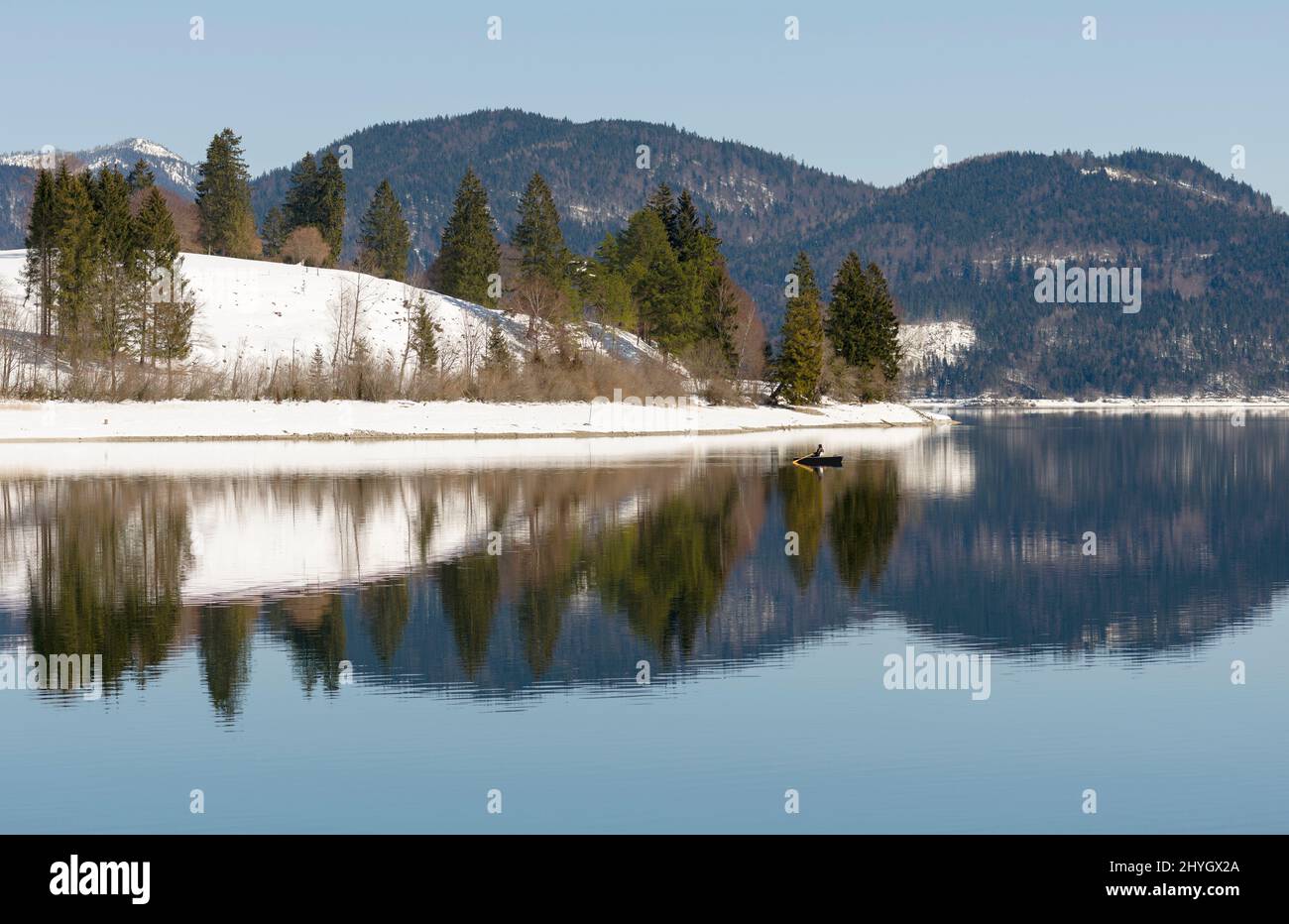 Lake Walchensee near village Einsiedl in the snowy bavarian Alps ...
