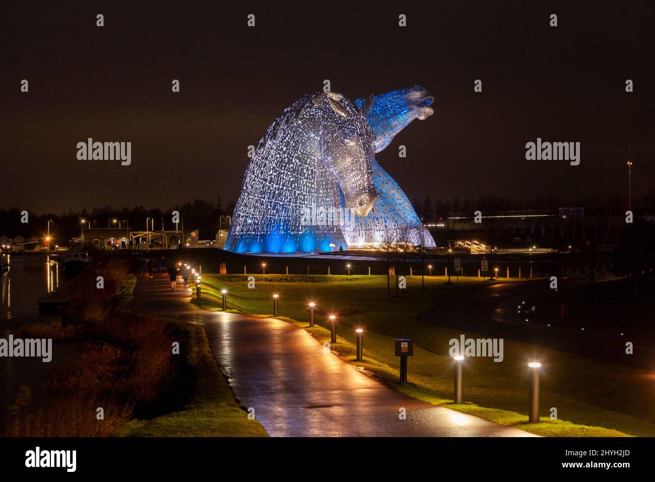 The Kelpies, giant horse head sculptures, at night Stock Photo - Alamy