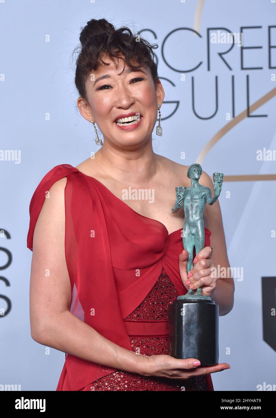 Sandra Oh in the press room at the 25th Annual Screen Actors Guild ...