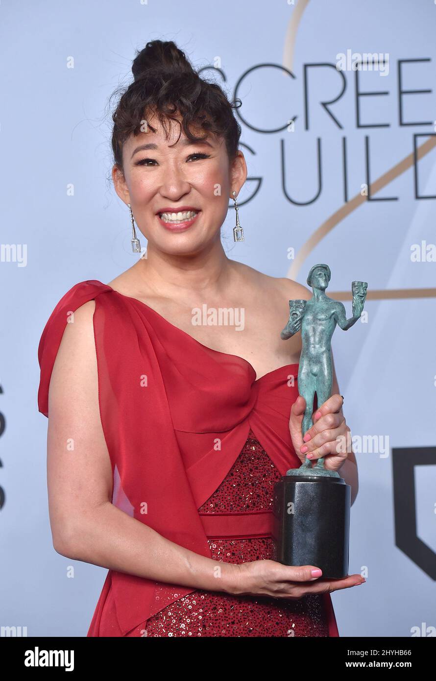 Sandra Oh in the press room at the 25th Annual Screen Actors Guild ...