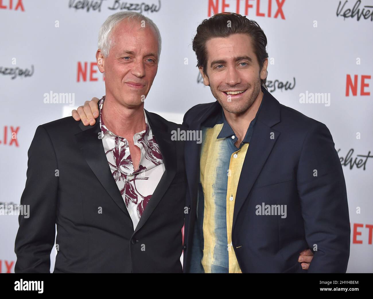 Dan Gilroy (left) and Jake Gyllenhaal arriving to the Netflix premiere ...