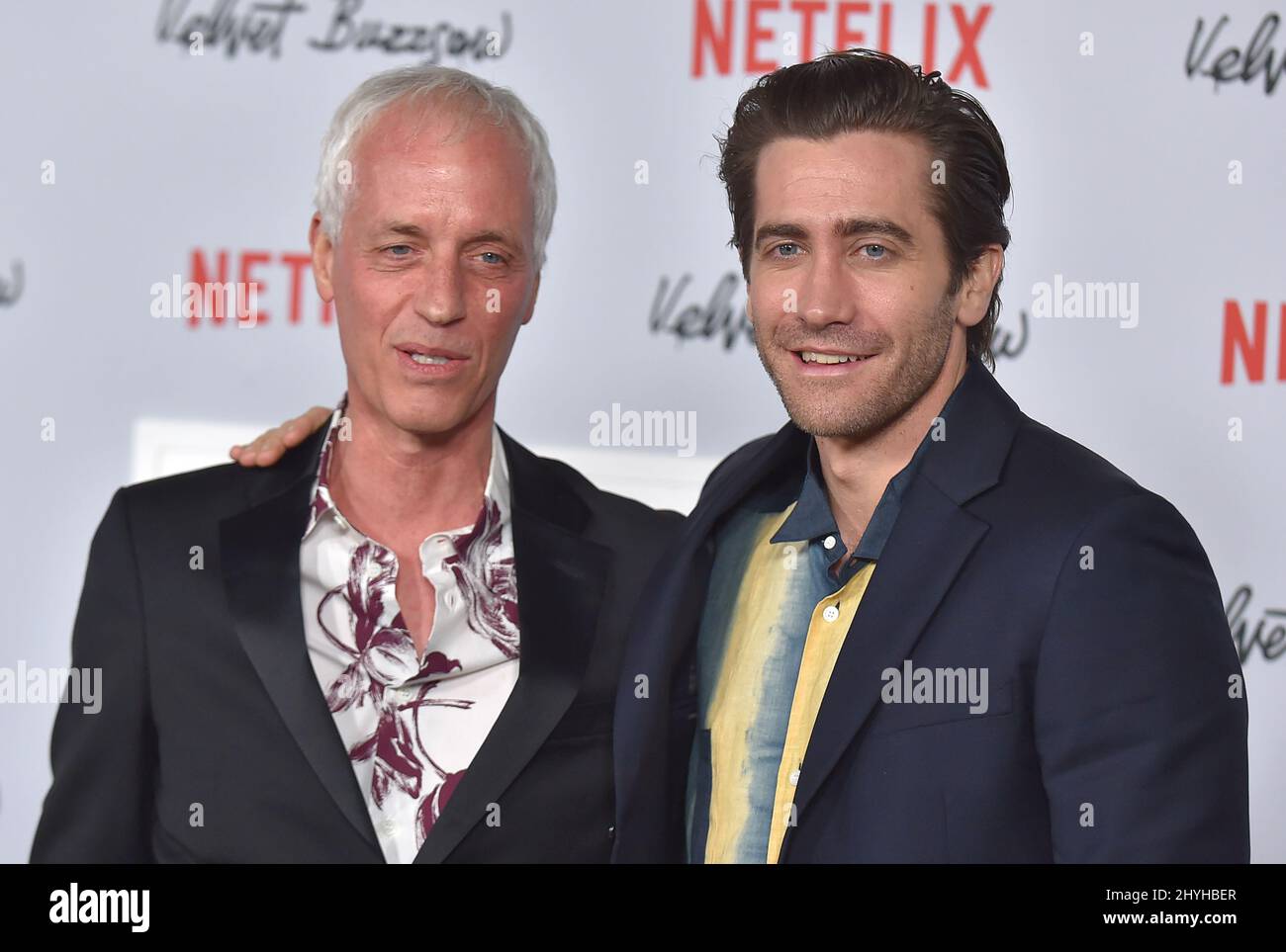 Dan Gilroy (left) and Jake Gyllenhaal arriving to the Netflix premiere ...