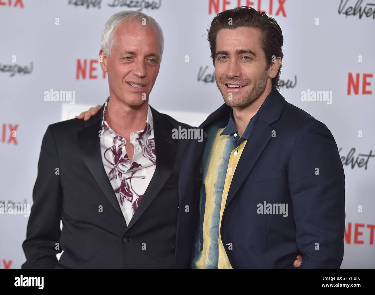 Dan Gilroy (left) and Jake Gyllenhaal arriving to the Netflix premiere ...