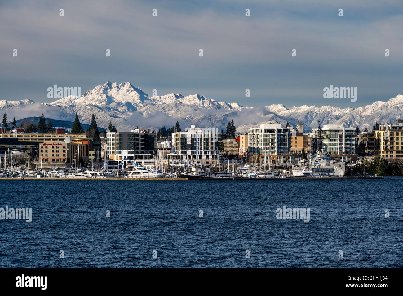 Seattle skyline mountains hi-res stock photography and images - Alamy