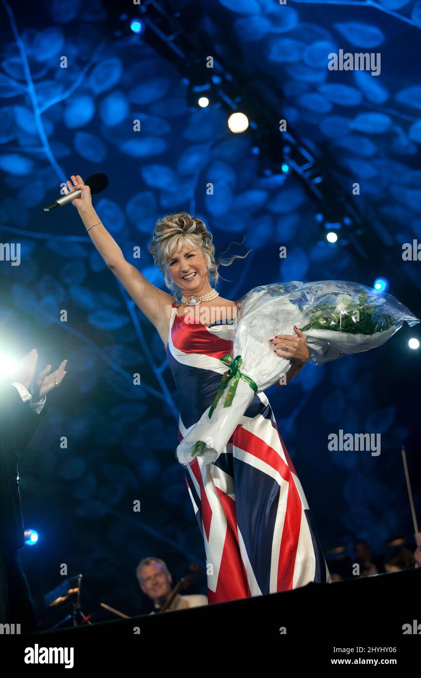 Lesley Garret singing at Proms in the Park 2007 Stock Photo - Alamy
