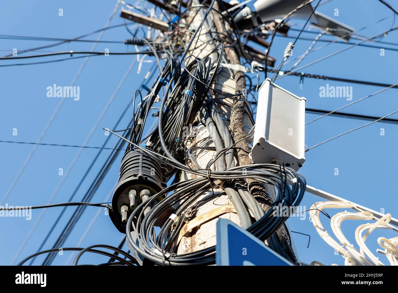 Tangle tangled wire india hi-res stock photography and images - Alamy