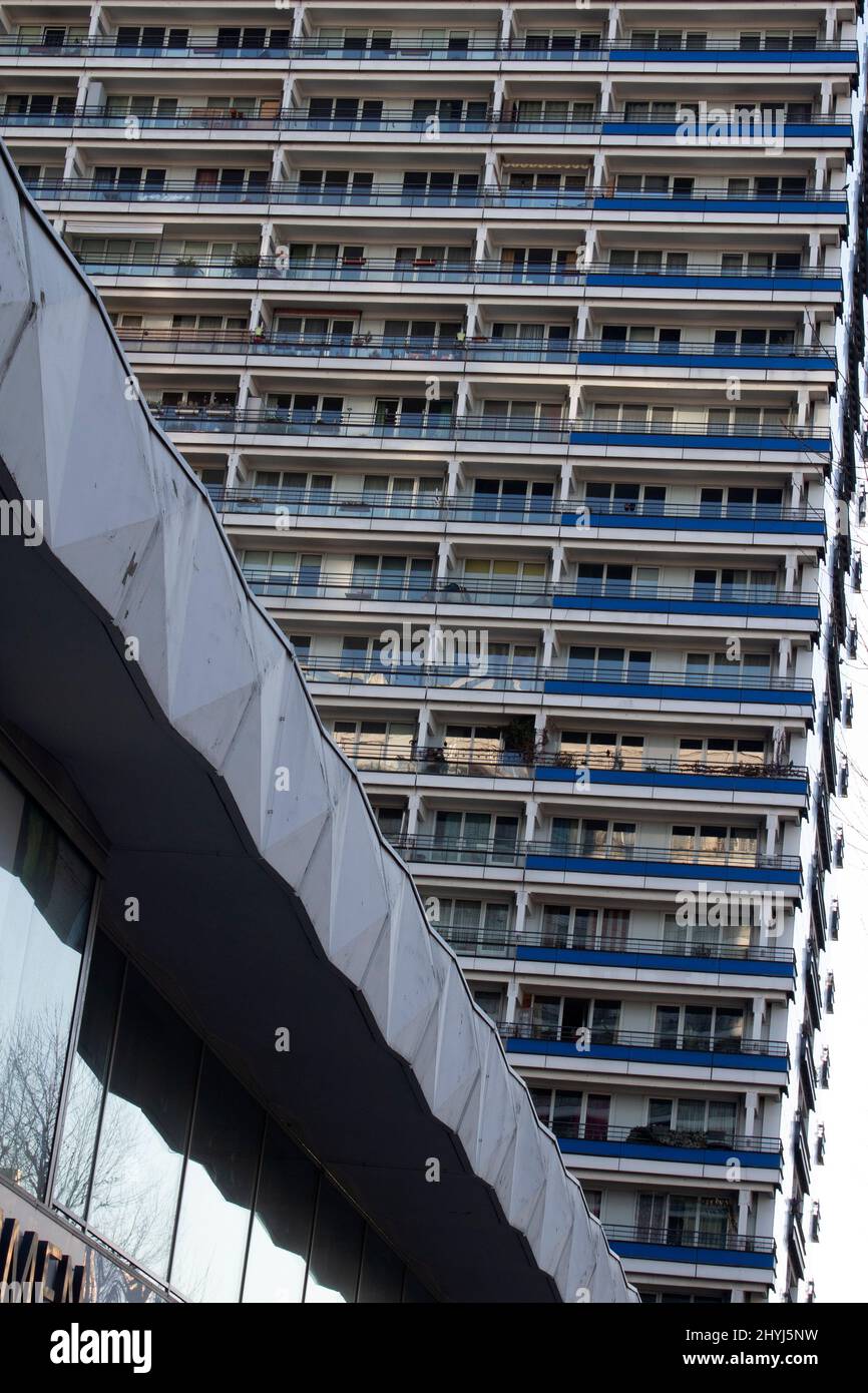 High-rise residential apartment buildings, Komplex Leipziger Strasse, a ...