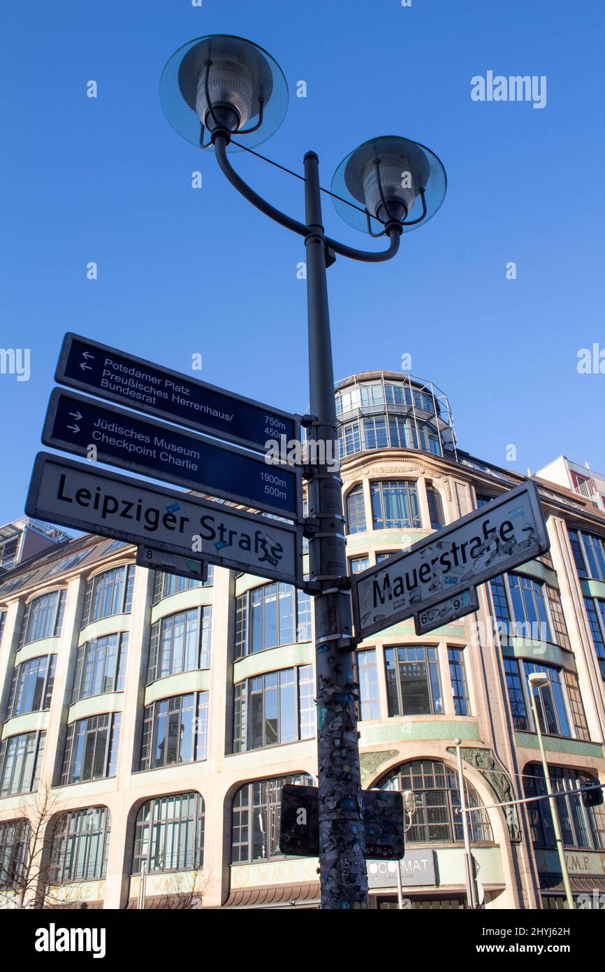 Street names hi-res stock photography and images - Alamy