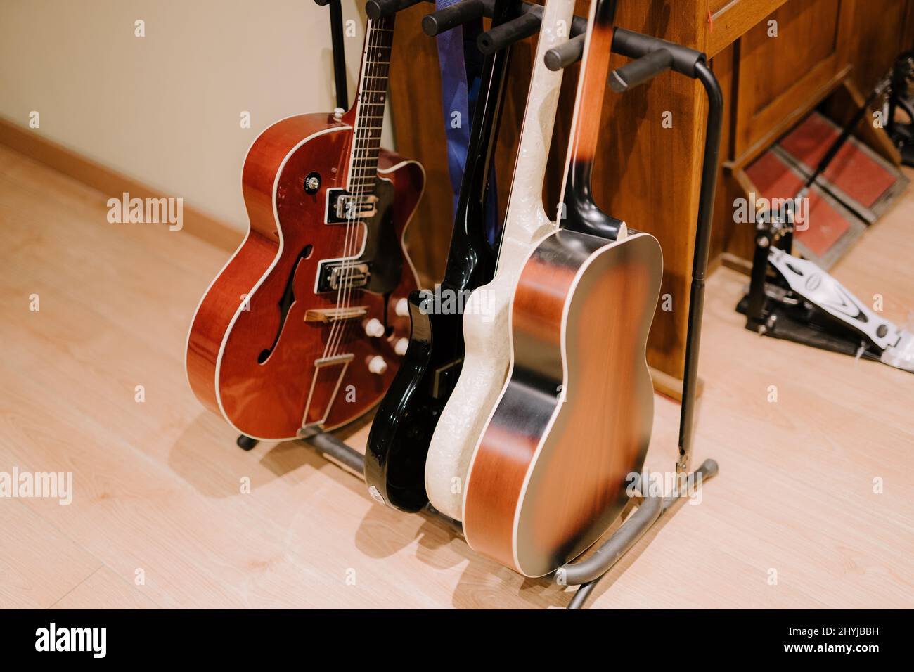 Four guitars hi-res stock photography and images - Alamy