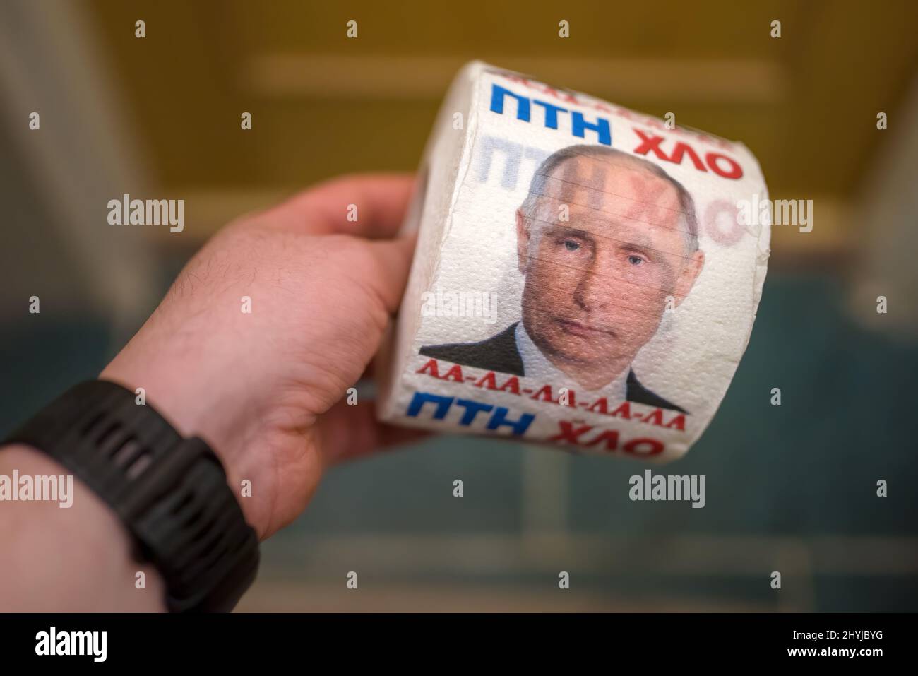 Ukraine war sanction protest hi-res stock photography and images - Alamy