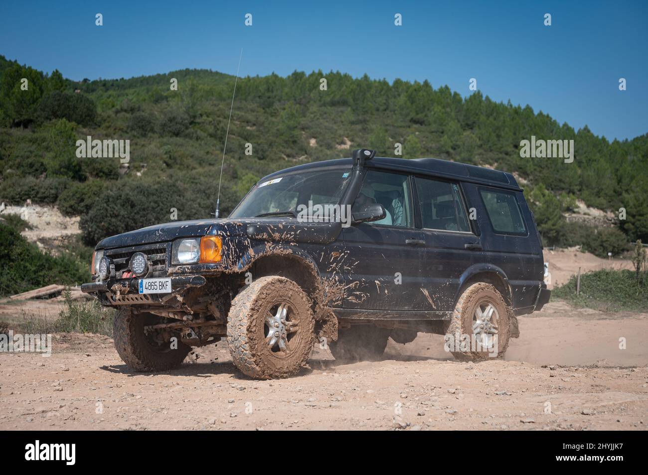 First generation Land Rover Discovery dirty with mud Stock Photo - Alamy