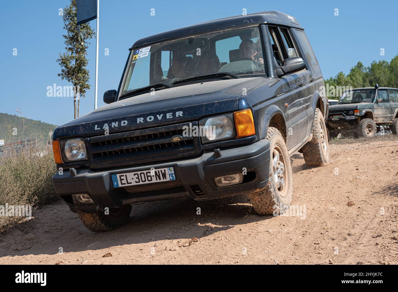 Picture of a First generation Land Rover Discovery dirty with mudF ...