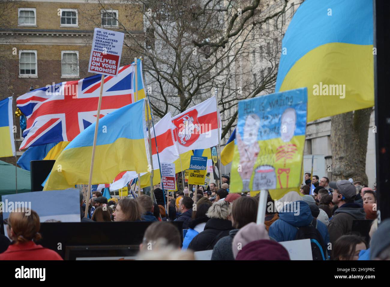 Downing street demonstartions hi-res stock photography and images - Alamy