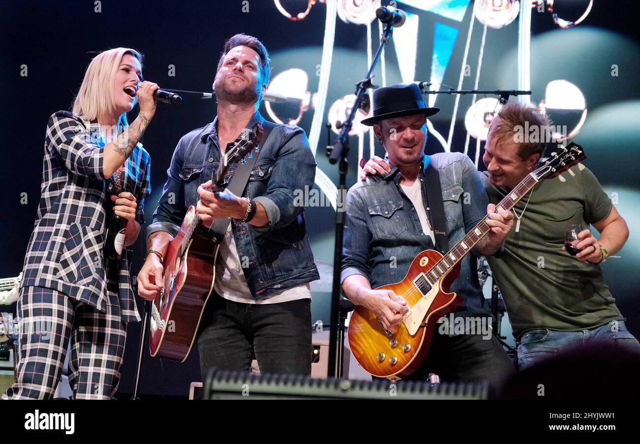 Parmalee onstage hi-res stock photography and images - Alamy