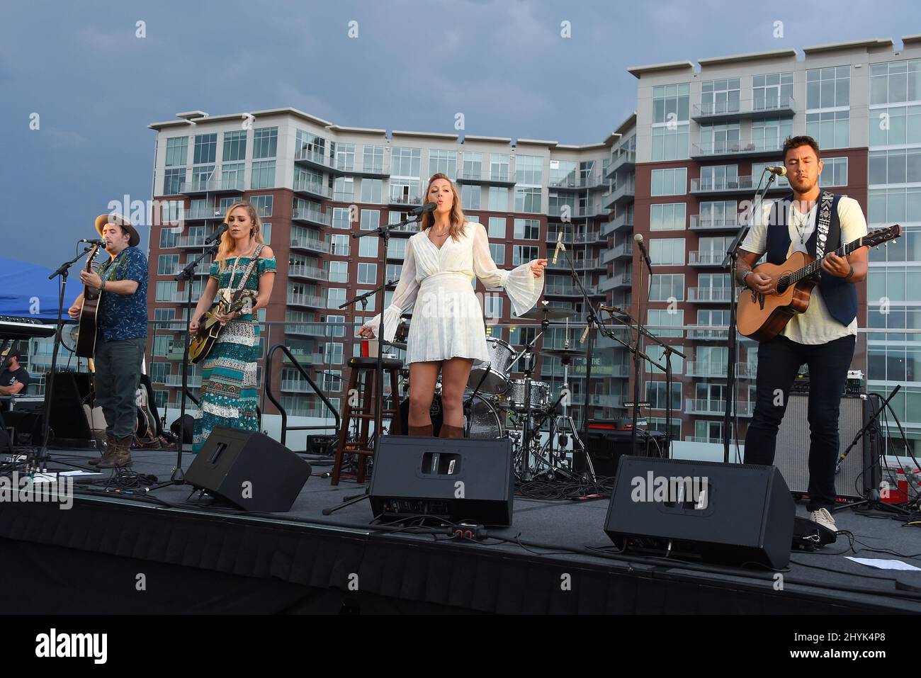 Jason Reeves, Danelle Leverett, Colbie Caillat and Justin Young from ...