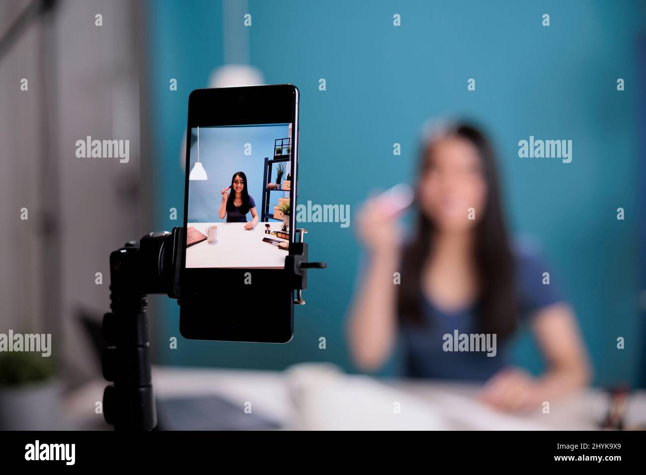 Beauty influencer hi-res stock photography and images - Alamy