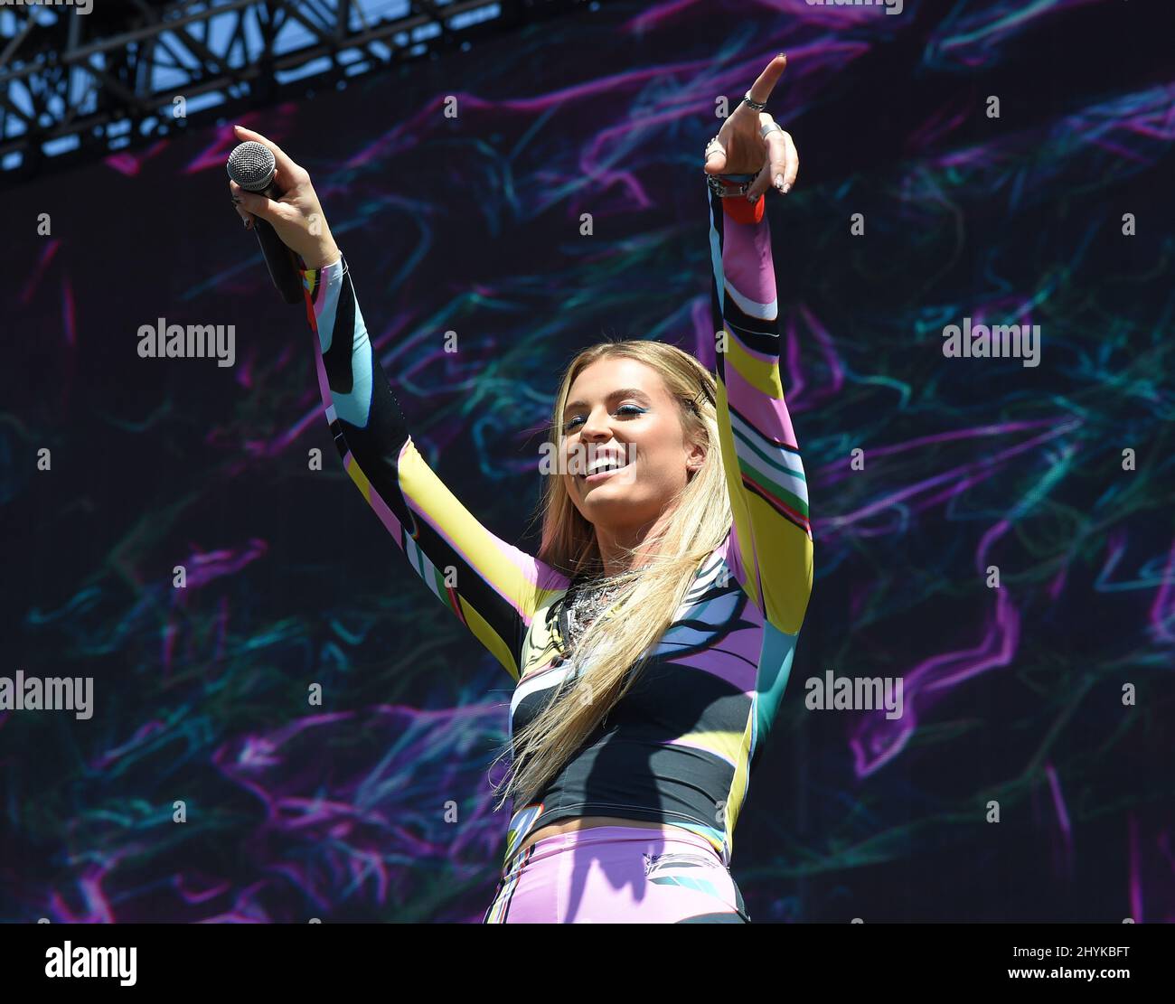 2019 iheartradio music festival daytime stage hi-res stock photography ...