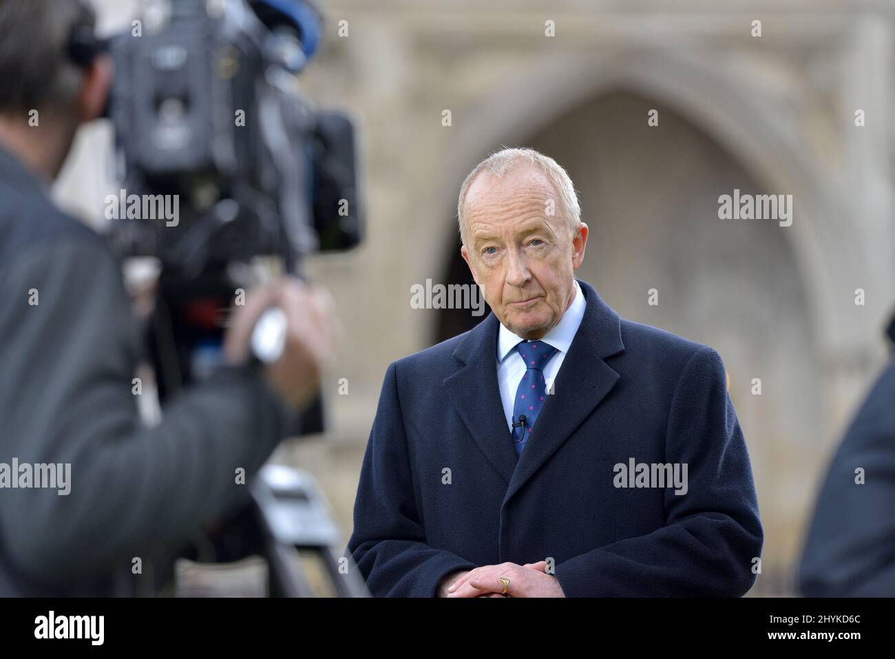 Nicholas Witchell - BBC Royal Correspondent- reporting outside the ...