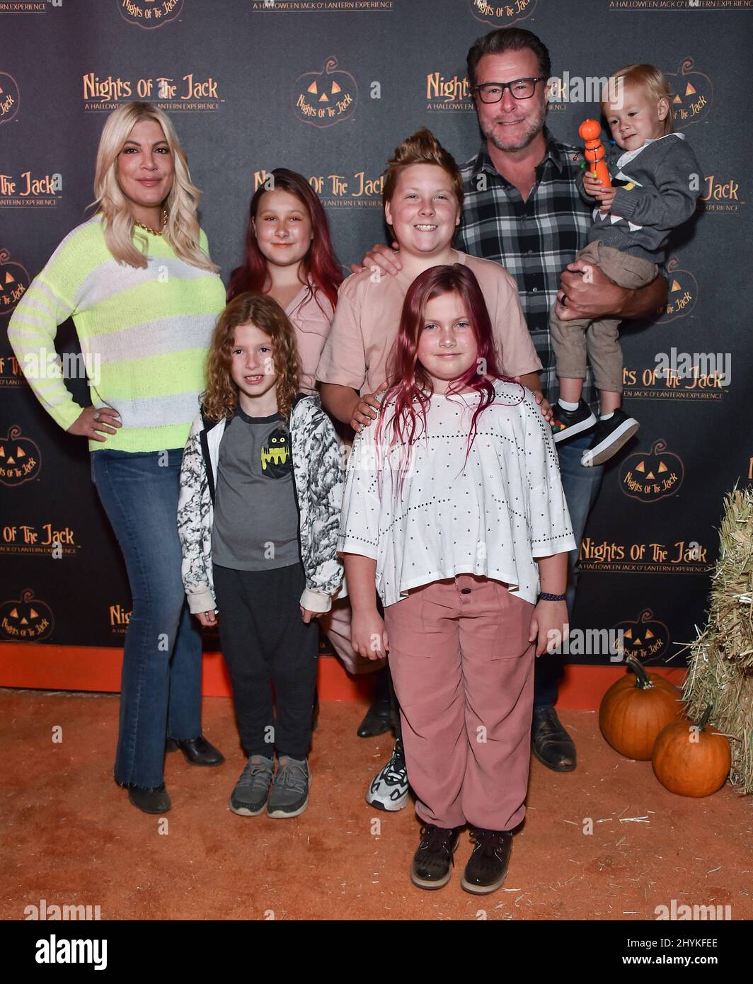 Tori Spelling, Dean McDermott, Stella McDermott, Liam McDermott, Hattie ...