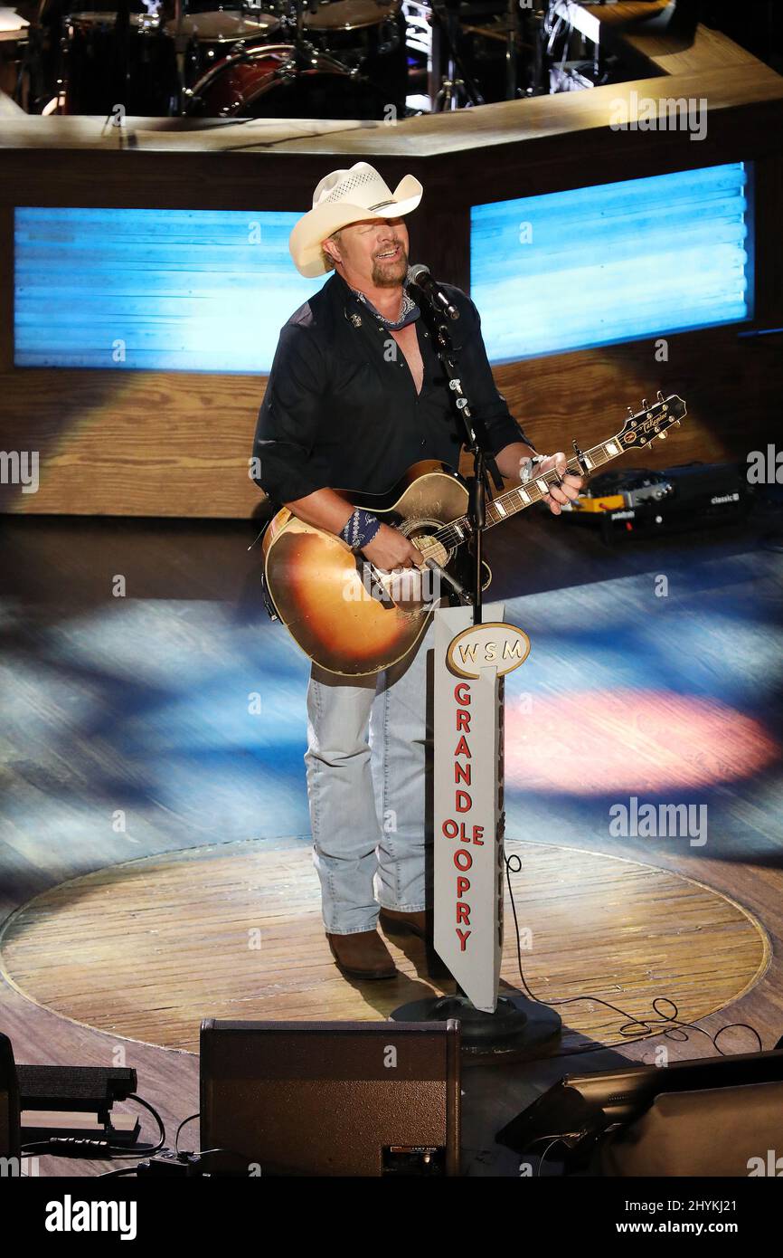 Toby Keith Commemorates Dolly Partons 50th Anniversary As A Member Of