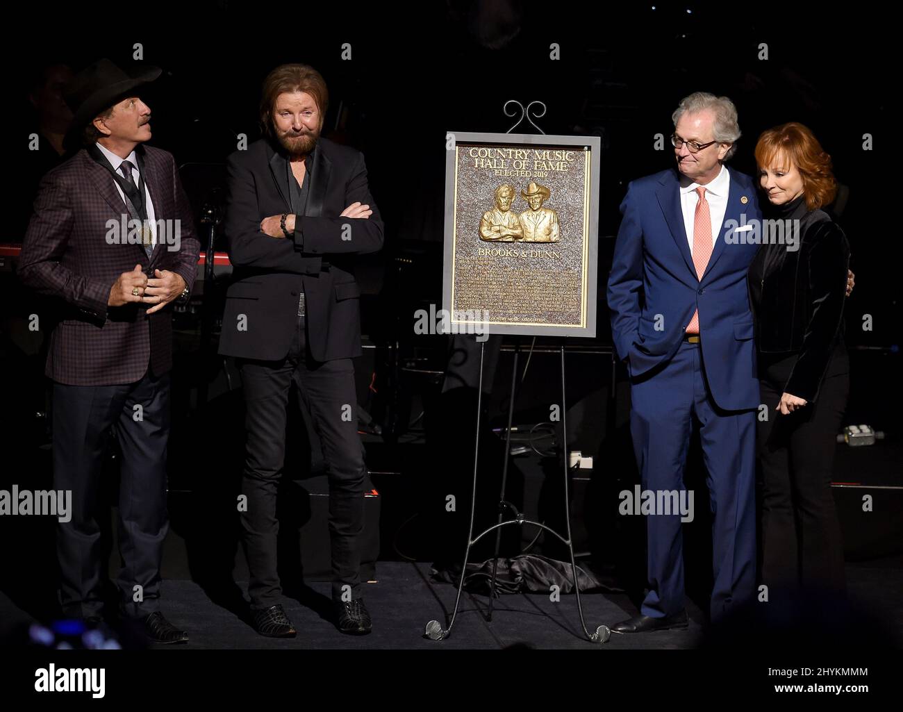 Ronnie dunn onstage hi-res stock photography and images - Alamy