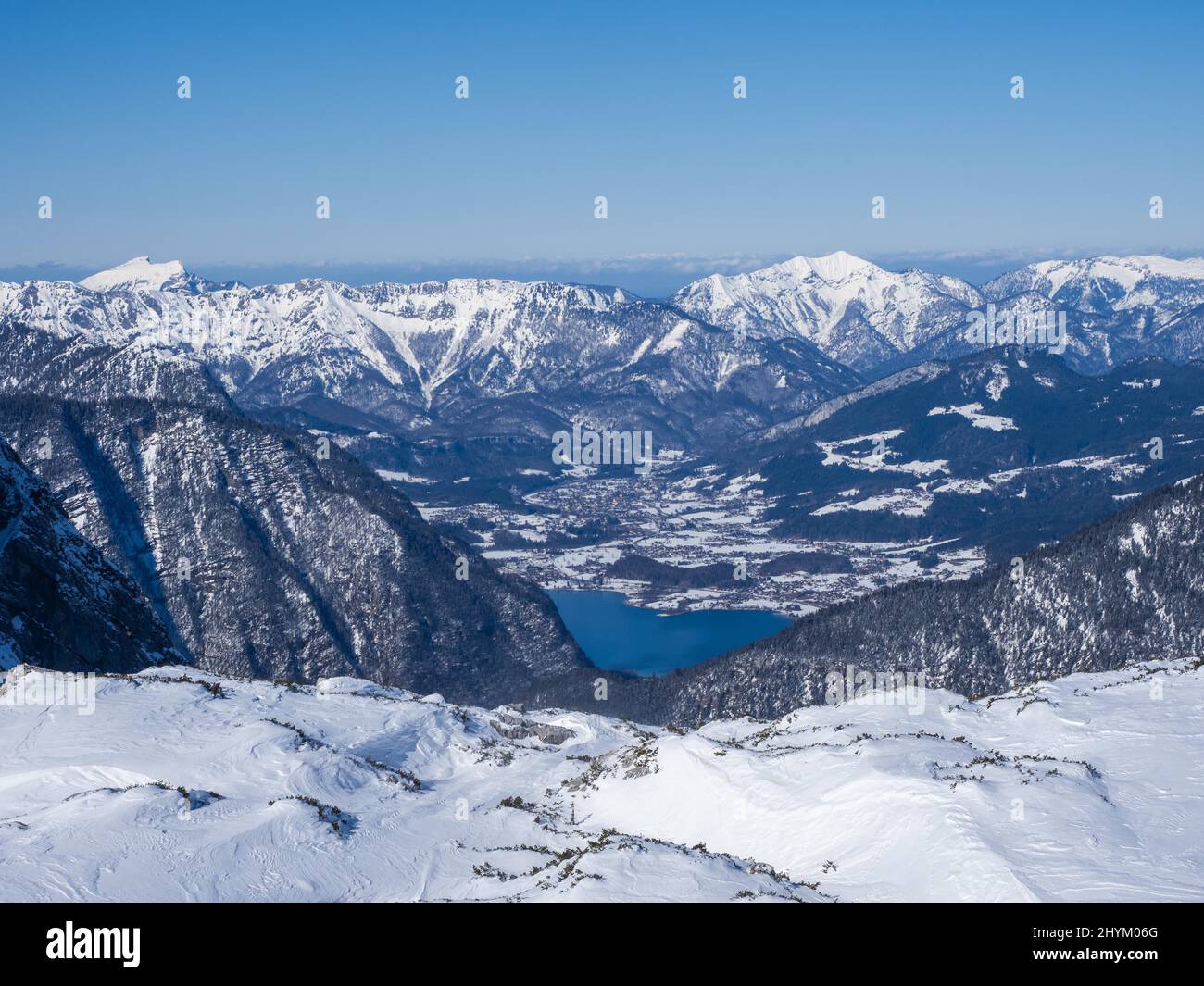 Winter landscape, view from Krippenstein with view of Lake Hallstatt ...