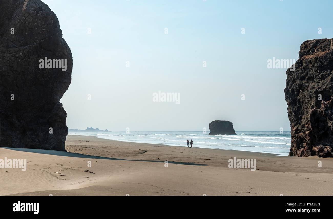 Big rock on beach hi-res stock photography and images - Alamy