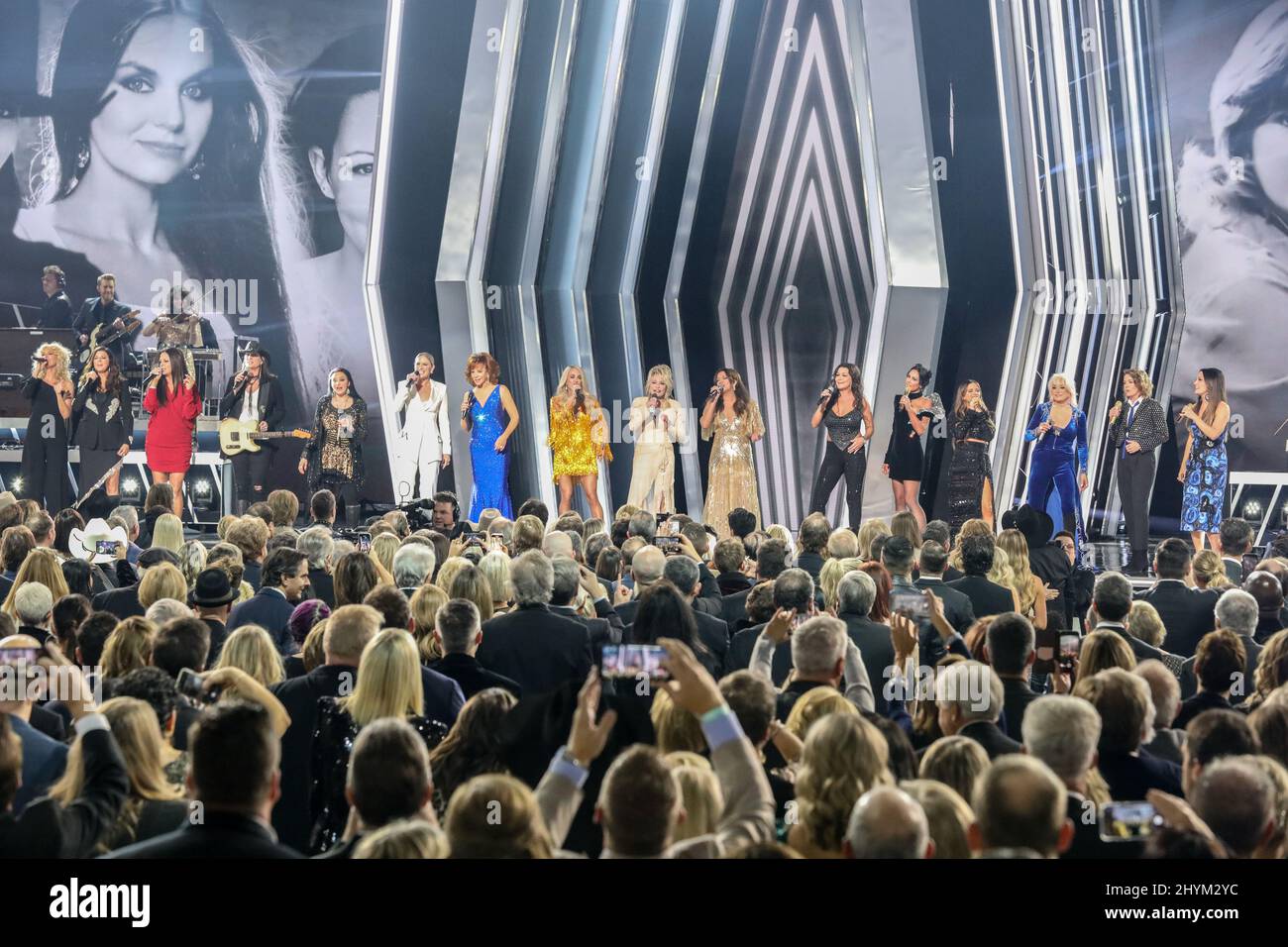 Karen Fairchild, Kimberly Schlapman, Sara Evans, Terri Clark, Jennifer ...