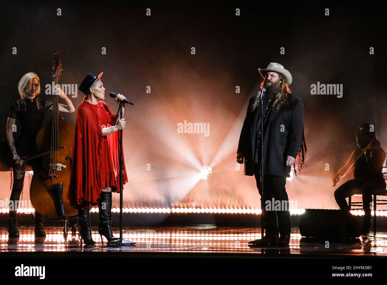 Chris stapleton carrie underwood hi-res stock photography and images ...