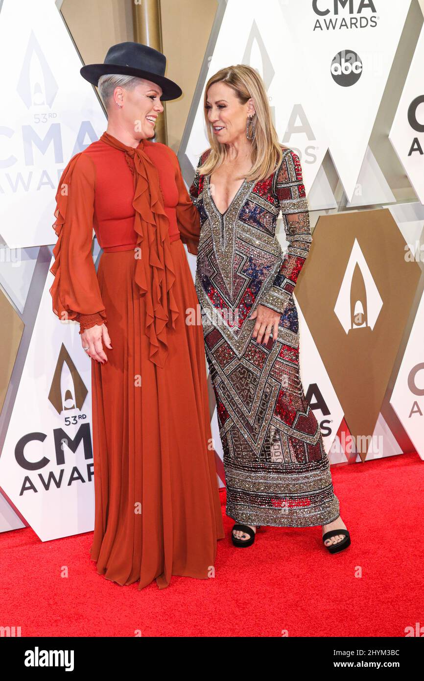 Sheryl Crow and Pink at the 53rd Annual Country Music Association ...