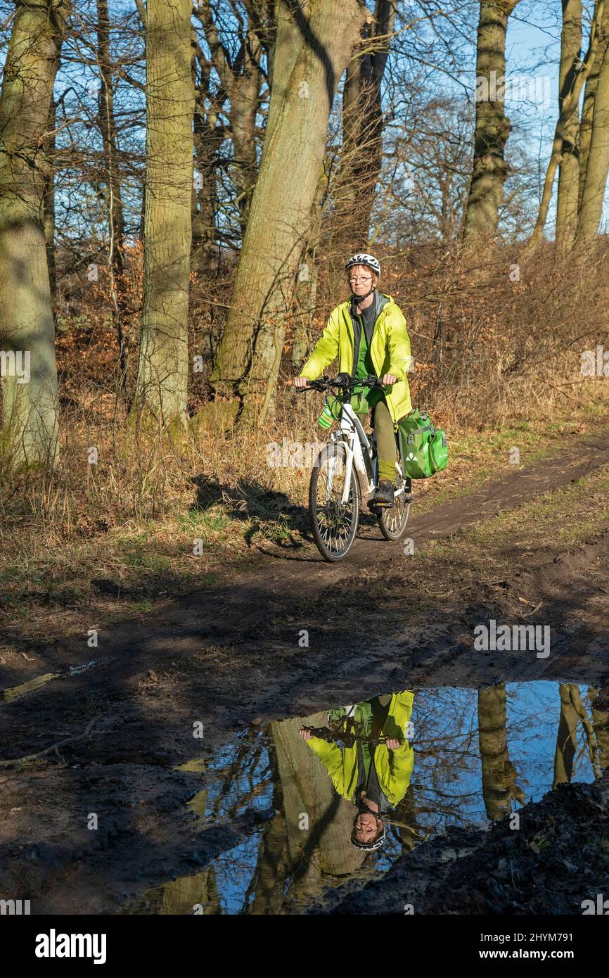 Female track cycling hi-res stock photography and images - Alamy