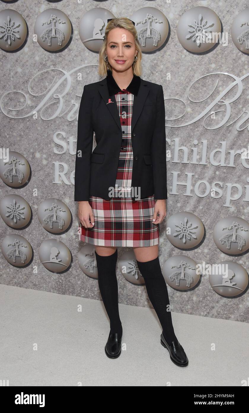 Molly McCook arriving to the Brooks Brothers Holiday Celebration ...