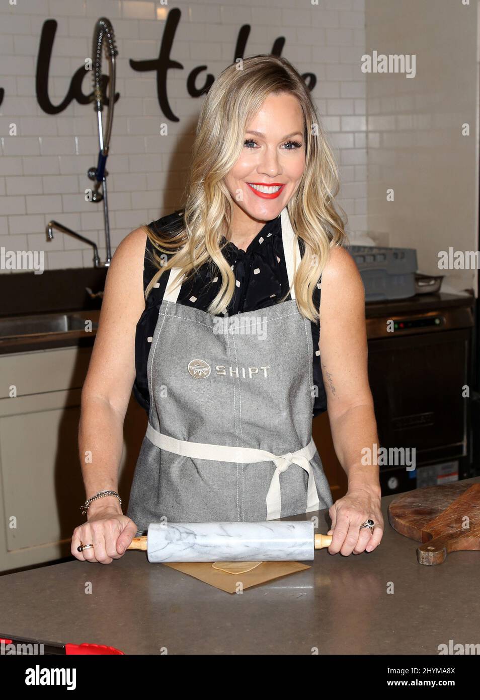 Jennie Garth Jennie Garth partners with Shipt + Sur La Table for ...