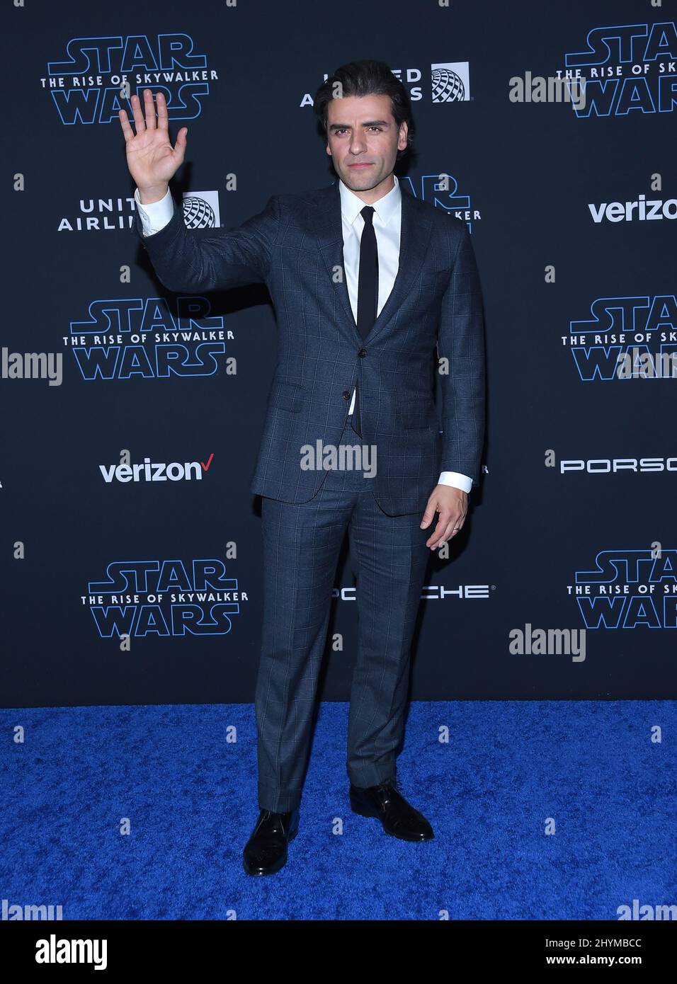 Oscar Isaac attending the World Premiere of Star Wars: The Rise of ...