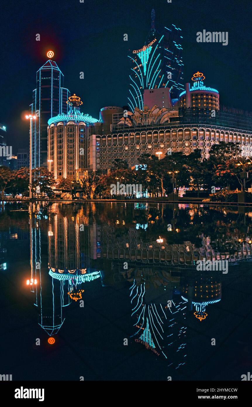 Chinese neon light hi-res stock photography and images - Alamy