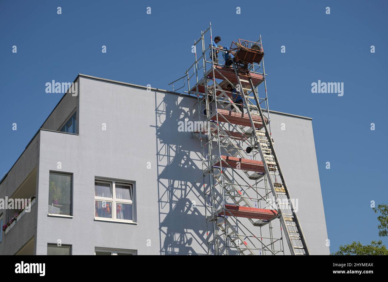 Prefabricated building, roof renovation, High-Deck-Siedlung, Neukoelln ...