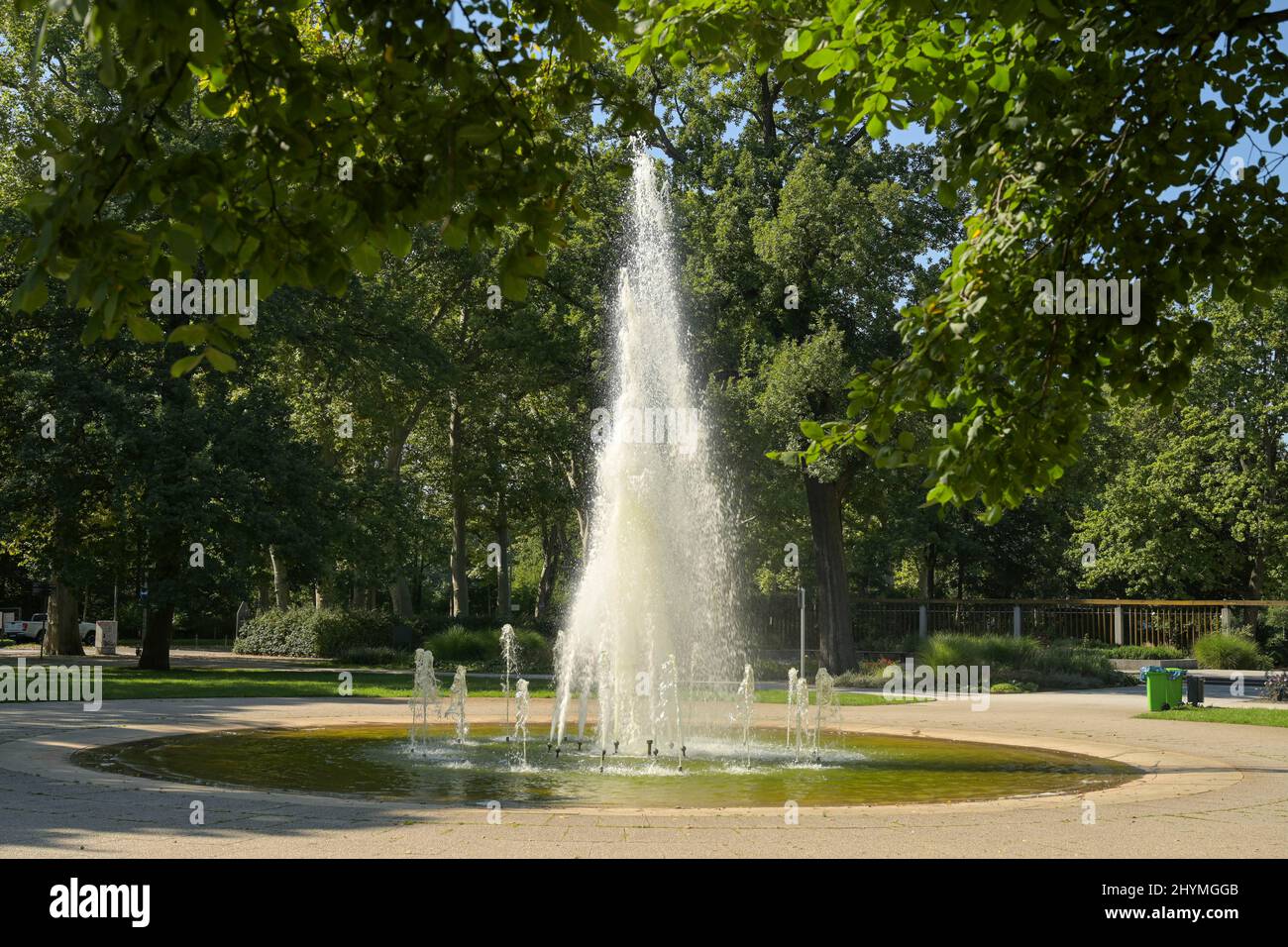 Fountain in the Rose Garden, Treptower Park, Treptow-Koepenick, Berlin ...