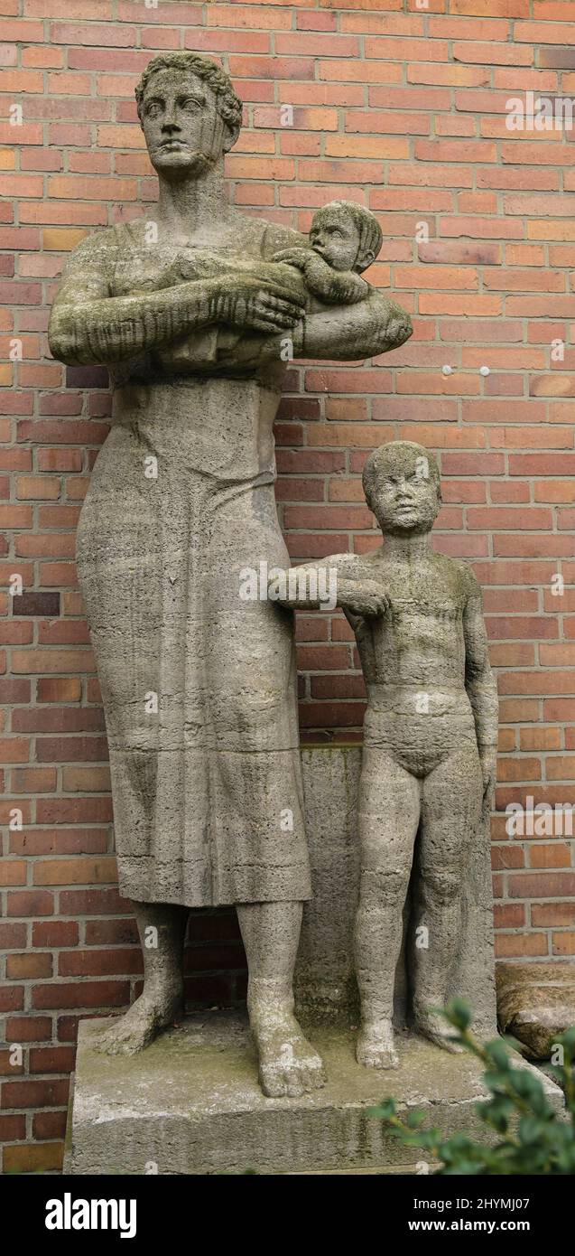 Sculpture Family, Gagfah administration building, 1938-39 by Juergen ...