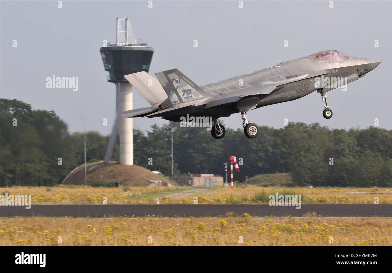 Dutch F-35 Lightning II during take off Stock Photo - Alamy